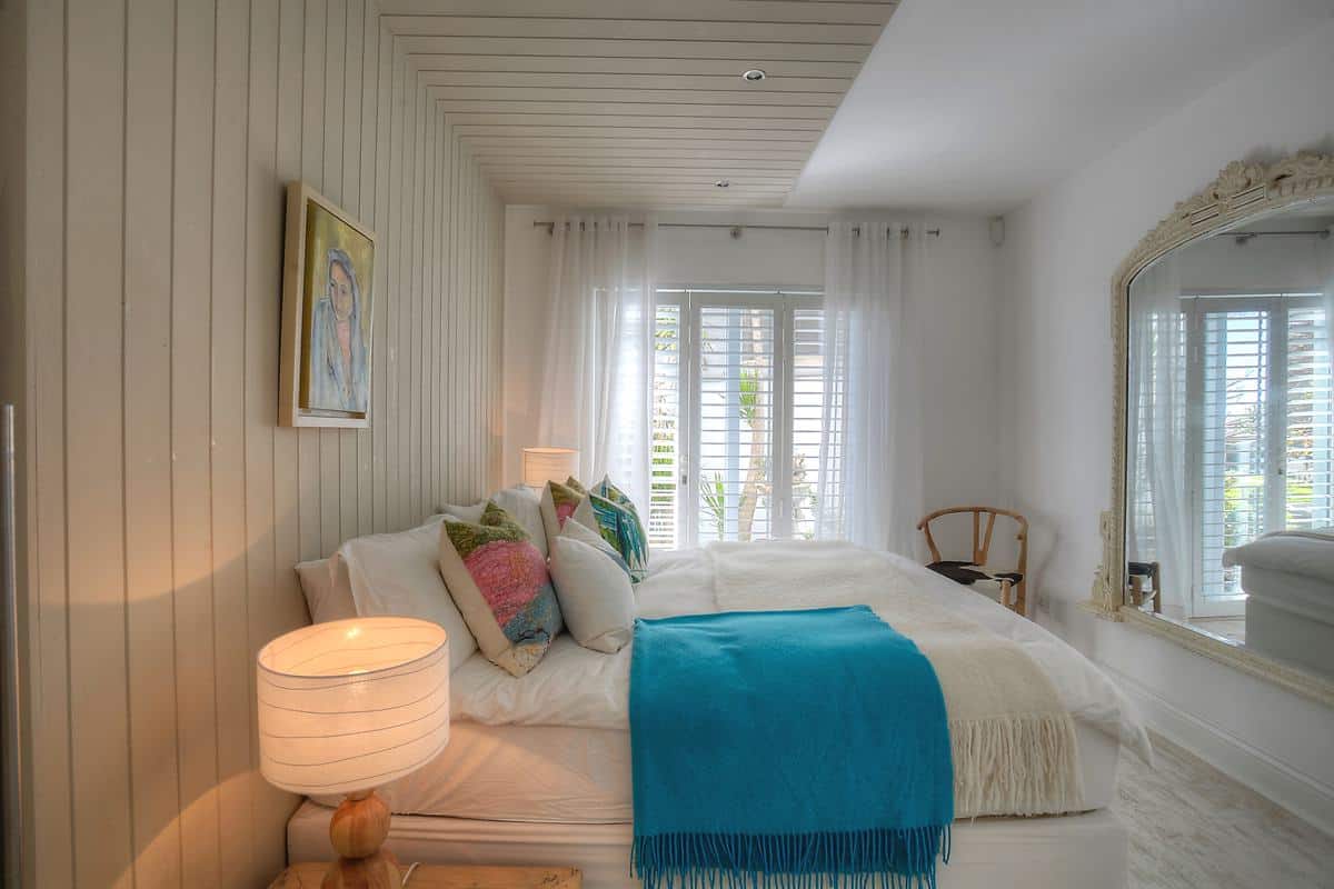 5-Star Emanzini: Beachfront 4-Bed Home in Llandudno - Vacationista's ...