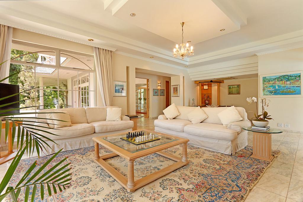Luxurious 3-Bedroom Stately Home in Bishops Court | Mountain Views & Pool