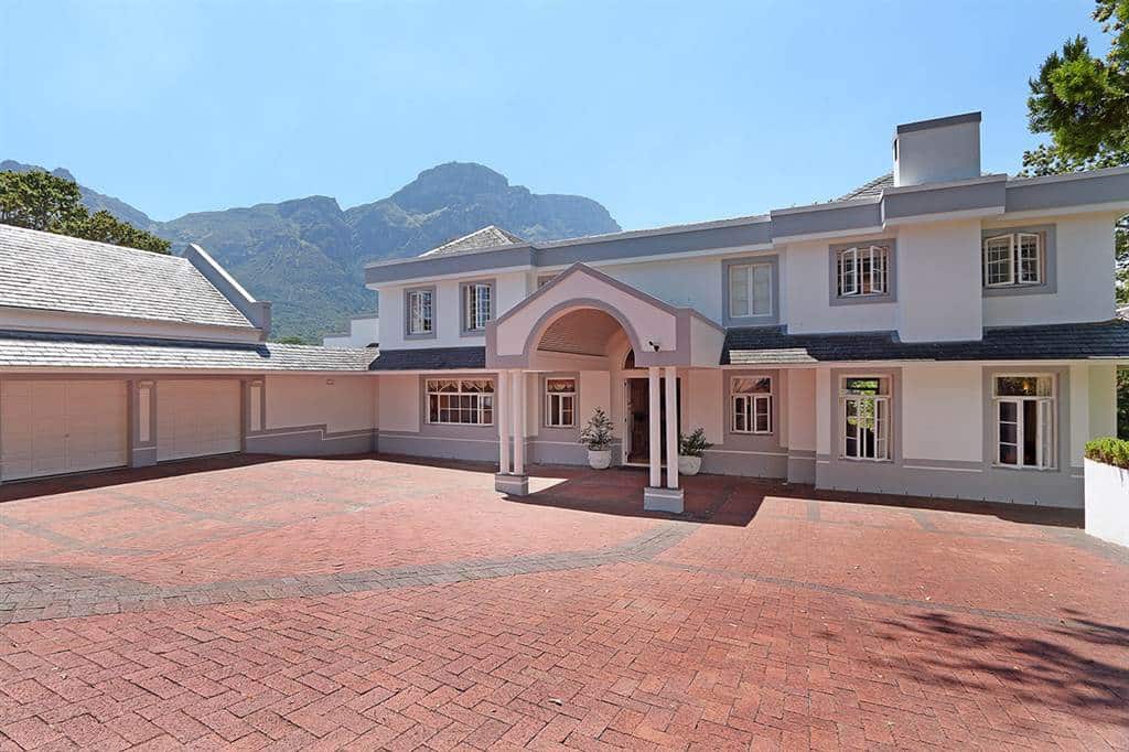 Luxurious 3-Bedroom Stately Home in Bishops Court | Mountain Views & Pool